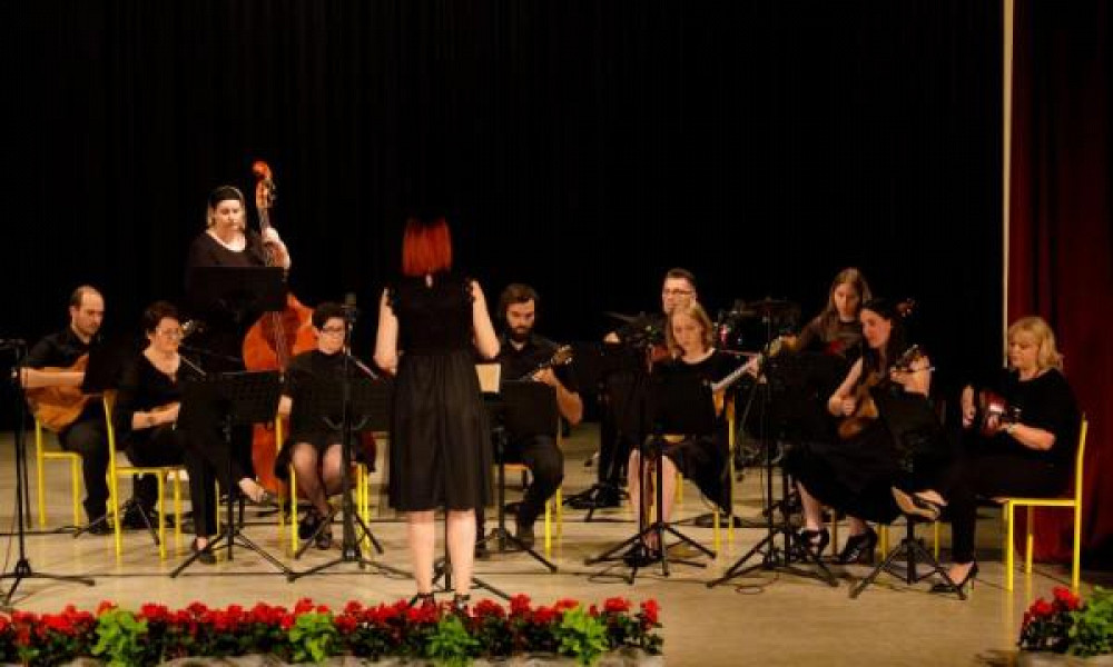Pomurski tamburaški orkester in Adi Smolar | Visit Pomurje - Kjer ...